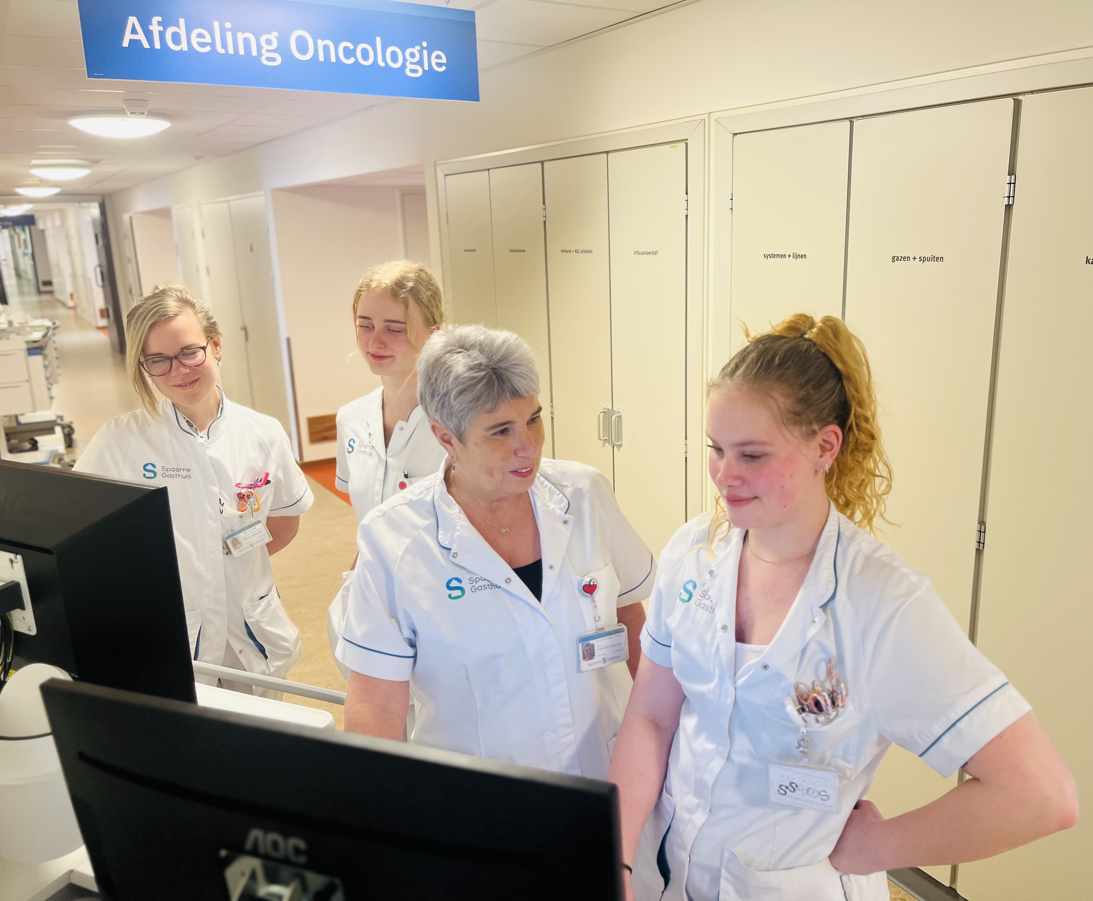 Mannelijke Gediplomeerde Verpleegkundigen Op Het Werk Verhaal Hannie